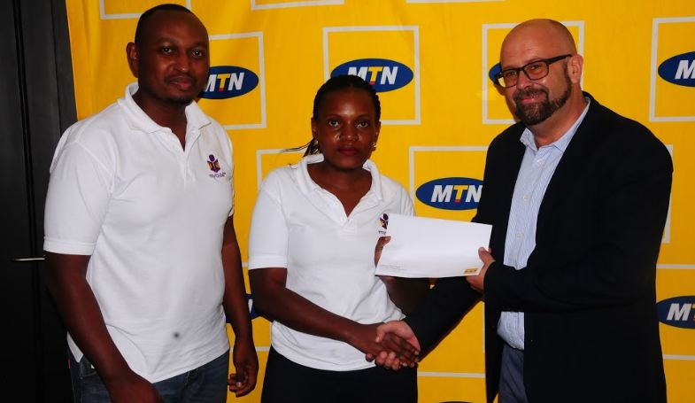 MTN Innovation Award winners receive their cash prizes - 411 UG